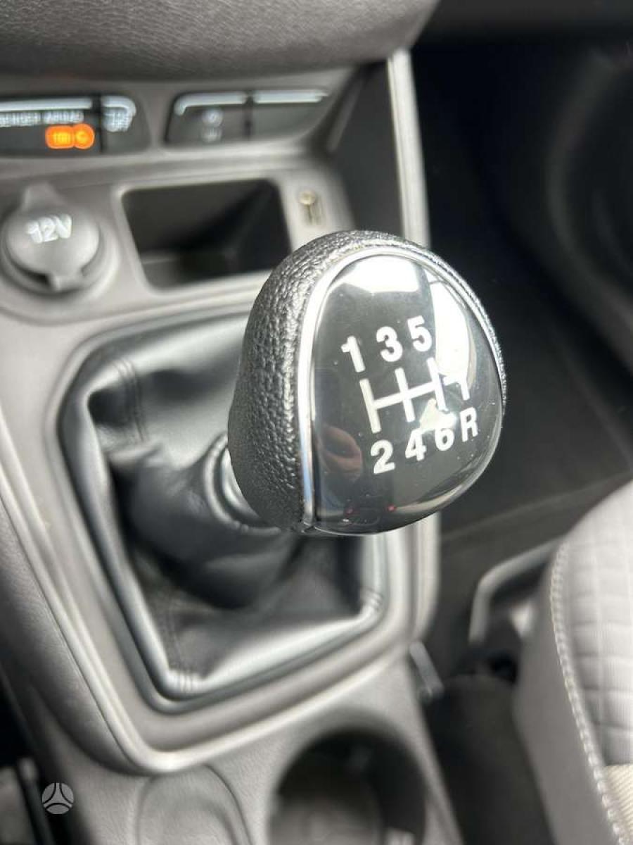 Balts Ford tourneo-courier 2018 Tauragė, ar dzinēja tilpumu 1.00 L un nobraukumu 136 tūkst. km par 4800 €, foto 13 vietnē AUTOMOTO.COM.LV