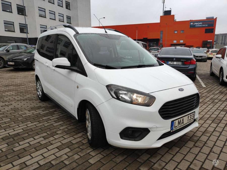White Ford tourneo-courier 2020 in Vilnius, with an engine capacity of 1.50 L and mileage of 109 thousand km for 6250 €, photo 3 on AUTOMOTO.COM.LV