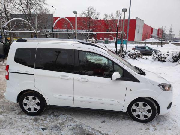 White Ford tourneo-courier 2020 in Vilnius, with an engine capacity of 1.50 L and mileage of 75 thousand km for 6350 €, photo 4 on AUTOMOTO.COM.LV
