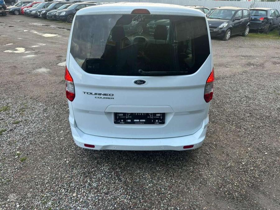 Balts Ford tourneo-courier 2018 Jurbarkas, ar dzinēja tilpumu 1.50 L un nobraukumu 112 tūkst. km par 5299 €, foto 8 vietnē AUTOMOTO.COM.LV