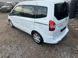 Balts Ford tourneo-courier 2018 Jurbarkas, ar dzinēja tilpumu 1.50 L un nobraukumu 112 tūkst. km par 5299 €, foto 12 vietnē AUTOMOTO.COM.LV
