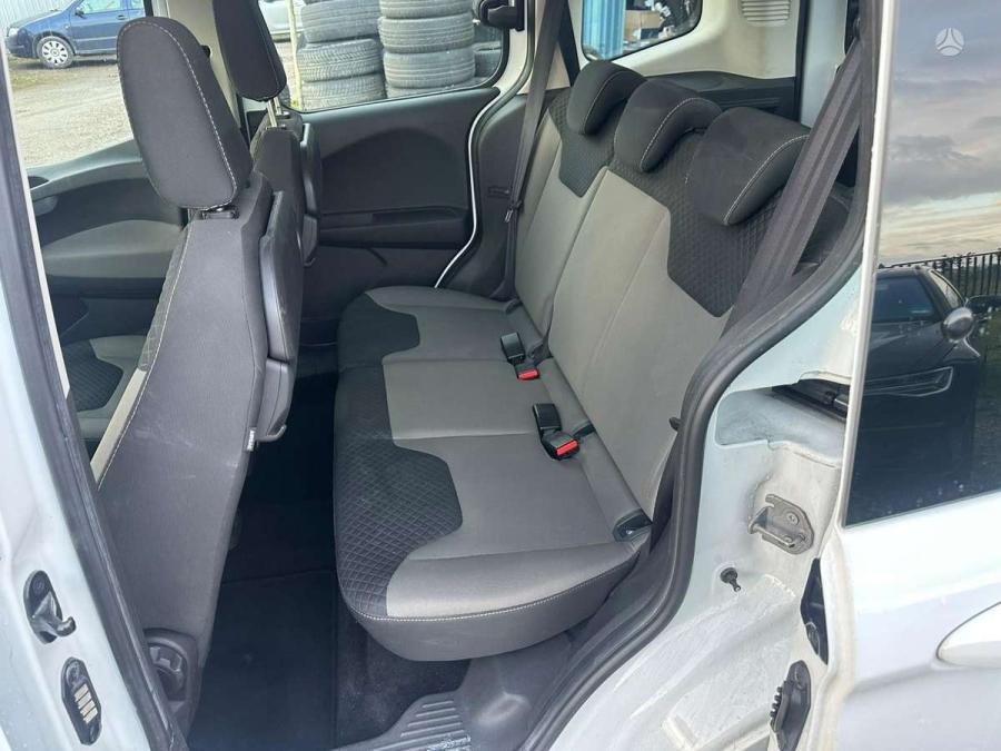 Balts Ford tourneo-courier 2018 Jurbarkas, ar dzinēja tilpumu 1.50 L un nobraukumu 112 tūkst. km par 5299 €, foto 16 vietnē AUTOMOTO.COM.LV