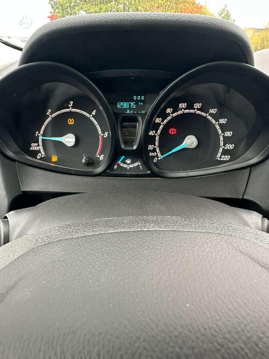 Balts Ford tourneo-courier 2018 Jurbarkas, ar dzinēja tilpumu 1.50 L un nobraukumu 112 tūkst. km par 5299 €, foto 21 vietnē AUTOMOTO.COM.LV