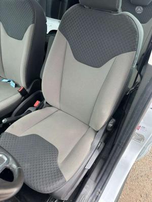 Balts Ford tourneo-courier 2018 Jurbarkas, ar dzinēja tilpumu 1.50 L un nobraukumu 112 tūkst. km par 5299 €, foto 22 vietnē AUTOMOTO.COM.LV