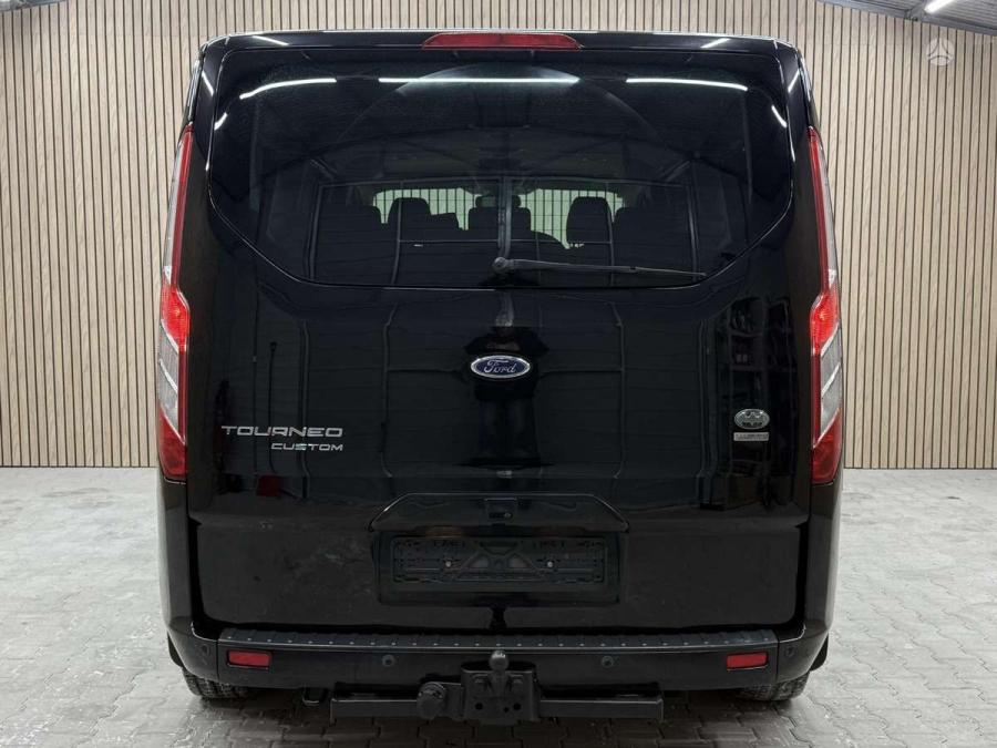 Black Ford Tourneo Custom 2013 in Marijampole, with an engine capacity of 2.20 L and mileage of 236 thousand km for 12400 €, photo 6 on AUTOMOTO.COM.LV