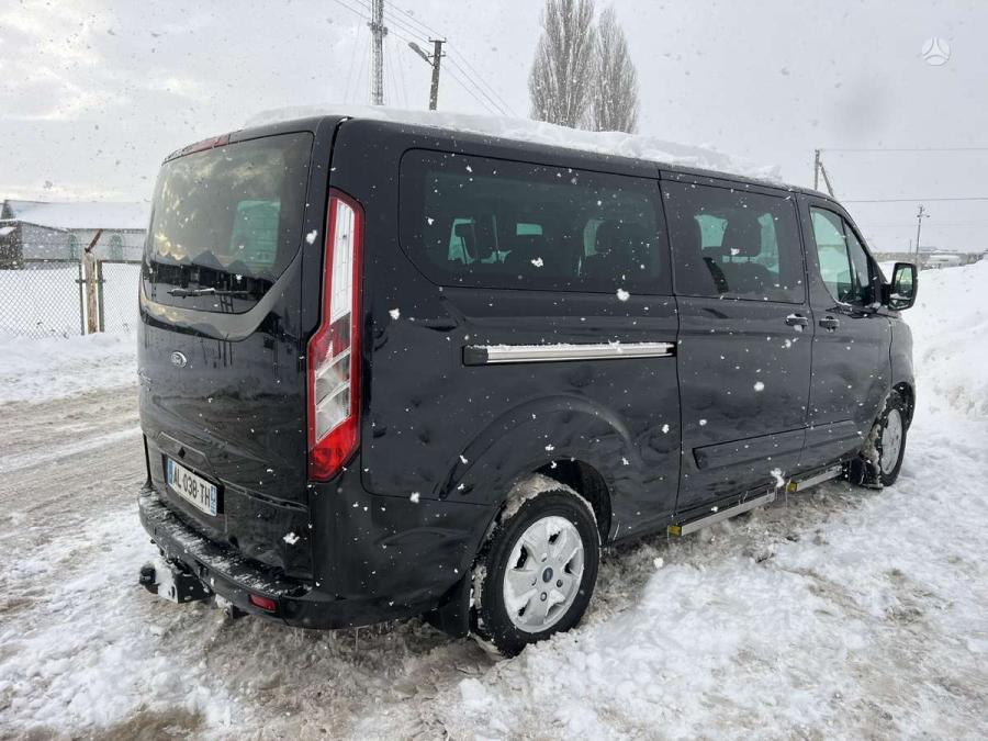Black Ford Tourneo Custom 2016 in Taurage, with an engine capacity of 2.00 L and mileage of 300 thousand km for 11858 €, photo 5 on AUTOMOTO.COM.LV