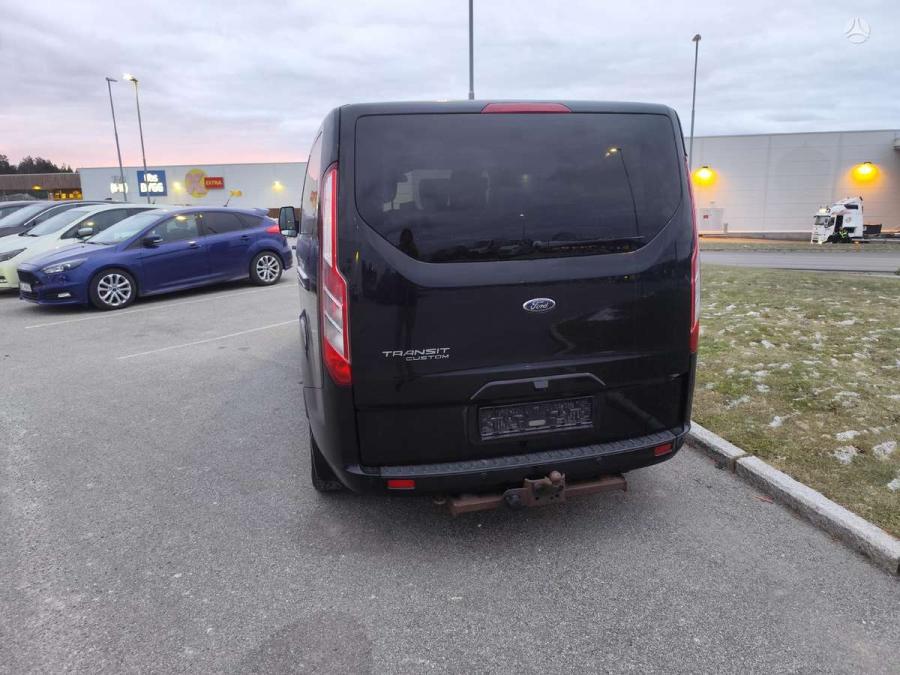 Melns Ford Tourneo Custom 2018 Klaipėda, ar dzinēja tilpumu 2.00 L un nobraukumu 220 tūkst. km par 14500 €, foto 8 vietnē AUTOMOTO.COM.LV