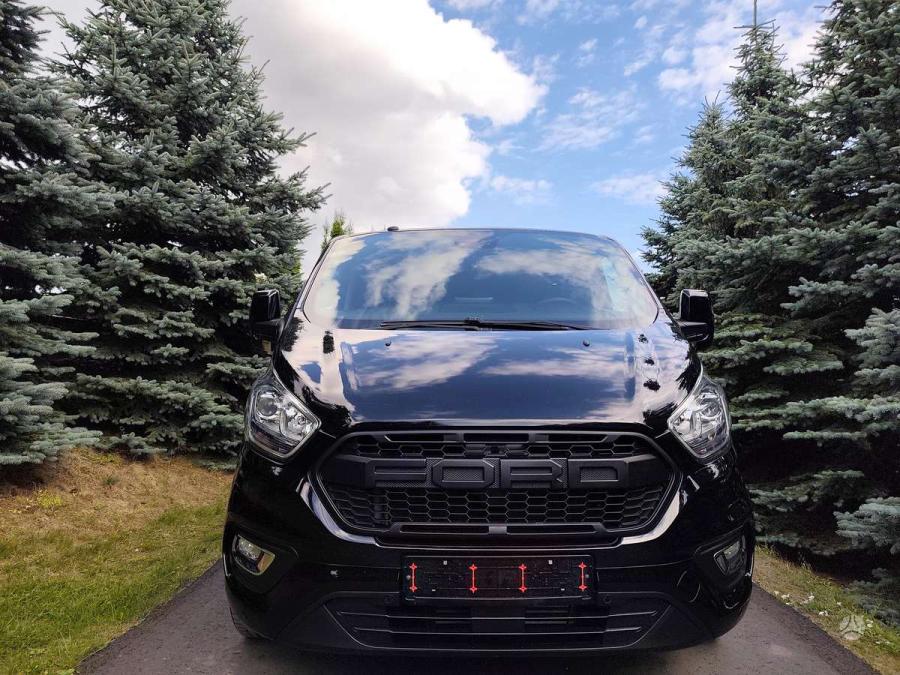 Black Ford Tourneo Custom 2018 in Utena, with an engine capacity of 2.00 L and mileage of 197 thousand km for 17800 €, photo 3 on AUTOMOTO.COM.LV