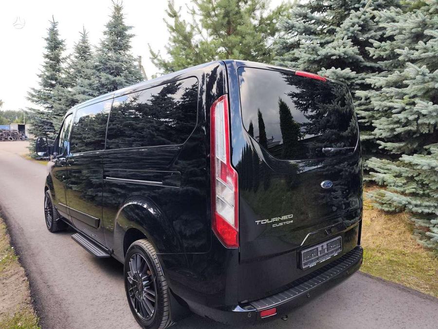 Black Ford Tourneo Custom 2018 in Utena, with an engine capacity of 2.00 L and mileage of 197 thousand km for 17800 €, photo 5 on AUTOMOTO.COM.LV