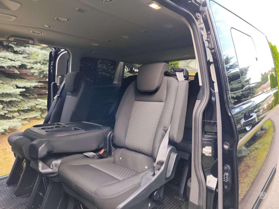 Black Ford Tourneo Custom 2018 in Utena, with an engine capacity of 2.00 L and mileage of 197 thousand km for 17800 €, photo 20 on AUTOMOTO.COM.LV