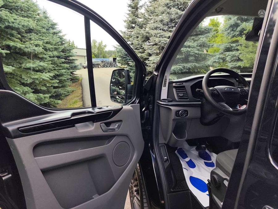 Black Ford Tourneo Custom 2018 in Utena, with an engine capacity of 2.00 L and mileage of 197 thousand km for 17800 €, photo 24 on AUTOMOTO.COM.LV