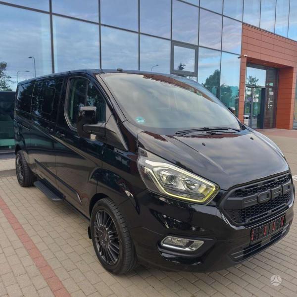 Black Ford Tourneo Custom 2018 in Utena, with an engine capacity of 2.00 L and mileage of 200 thousand km for 18200 €, photo 1 on AUTOMOTO.COM.LV