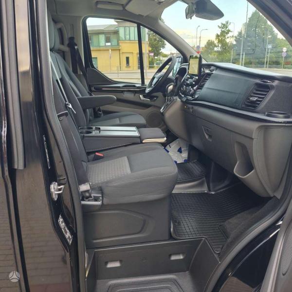 Black Ford Tourneo Custom 2018 in Utena, with an engine capacity of 2.00 L and mileage of 200 thousand km for 18200 €, photo 6 on AUTOMOTO.COM.LV