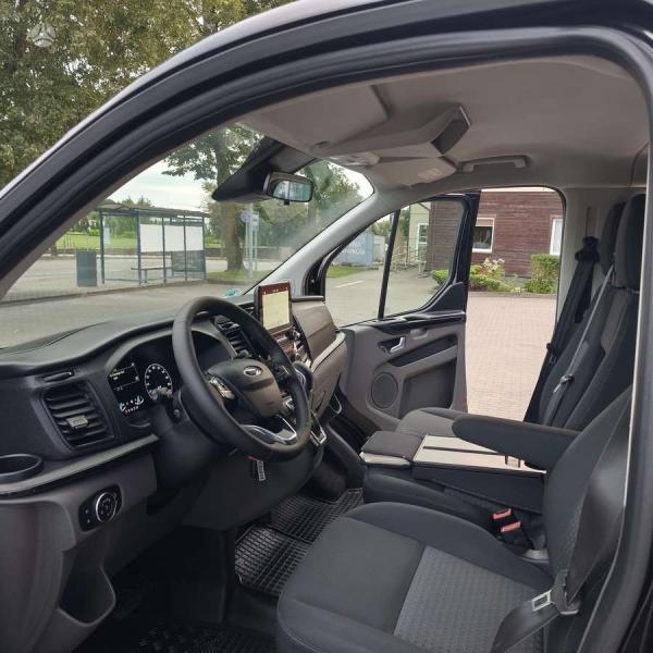 Black Ford Tourneo Custom 2018 in Utena, with an engine capacity of 2.00 L and mileage of 200 thousand km for 18200 €, photo 7 on AUTOMOTO.COM.LV
