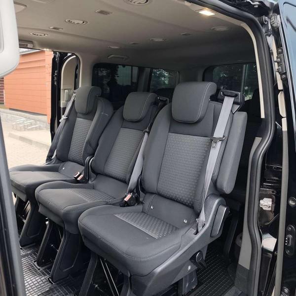 Black Ford Tourneo Custom 2018 in Utena, with an engine capacity of 2.00 L and mileage of 200 thousand km for 18200 €, photo 9 on AUTOMOTO.COM.LV