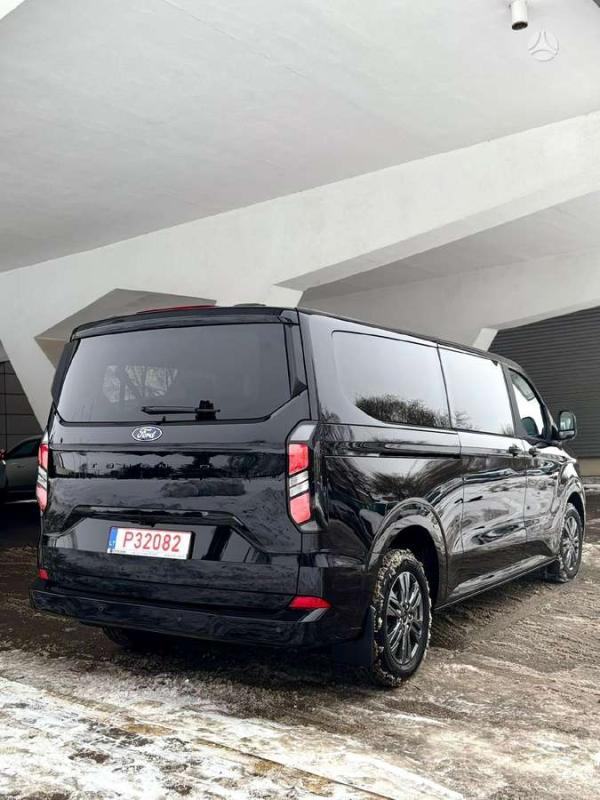 Melns Ford Tourneo Custom 2025 Klaipėda, ar dzinēja tilpumu 2.00 L un nobraukumu 9 tūkst. km par 42000 €, foto 4 vietnē AUTOMOTO.COM.LV