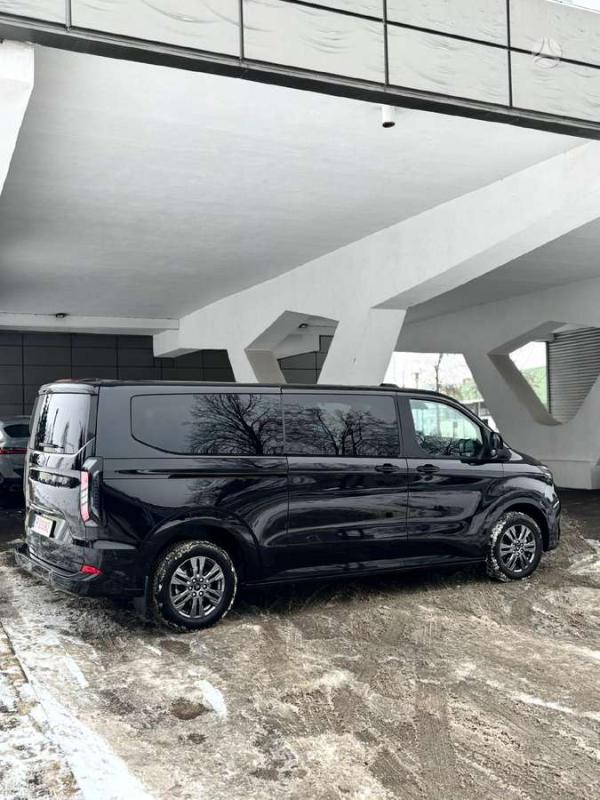 Melns Ford Tourneo Custom 2025 Klaipėda, ar dzinēja tilpumu 2.00 L un nobraukumu 9 tūkst. km par 42000 €, foto 5 vietnē AUTOMOTO.COM.LV