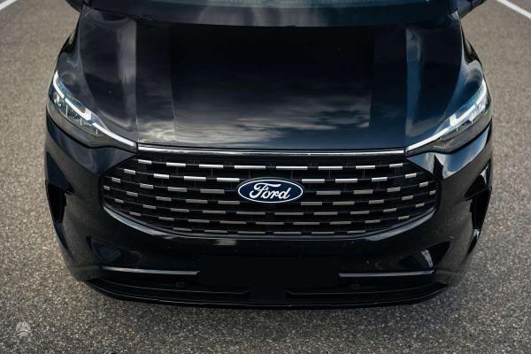 Black Ford Tourneo Custom 2025 in Vilnius, with an engine capacity of 2.00 L and mileage of 32 thousand km for 47900 €, photo 4 on AUTOMOTO.COM.LV