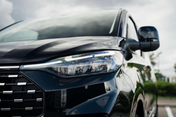 Black Ford Tourneo Custom 2025 in Vilnius, with an engine capacity of 2.00 L and mileage of 32 thousand km for 47900 €, photo 5 on AUTOMOTO.COM.LV