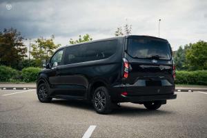 Melns Ford Tourneo Custom 2025 Viļņa, ar dzinēja tilpumu 2.00 L un nobraukumu 32 tūkst. km par 47900 €, foto 12 vietnē AUTOMOTO.COM.LV
