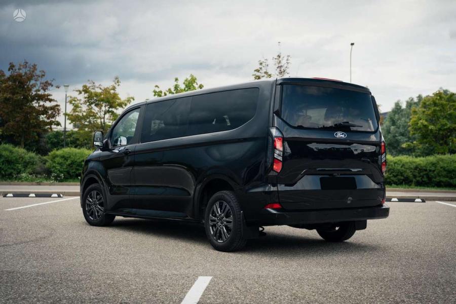 Melns Ford Tourneo Custom 2025 Viļņa, ar dzinēja tilpumu 2.00 L un nobraukumu 32 tūkst. km par 47900 €, foto 12 vietnē AUTOMOTO.COM.LV