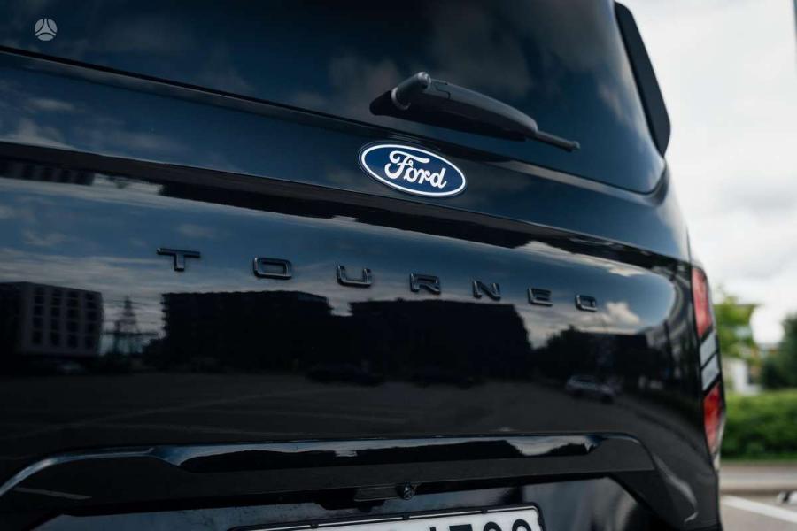 Melns Ford Tourneo Custom 2025 Viļņa, ar dzinēja tilpumu 2.00 L un nobraukumu 32 tūkst. km par 47900 €, foto 13 vietnē AUTOMOTO.COM.LV