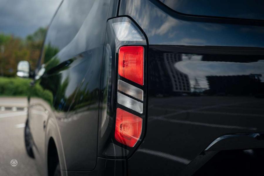 Melns Ford Tourneo Custom 2025 Viļņa, ar dzinēja tilpumu 2.00 L un nobraukumu 32 tūkst. km par 47900 €, foto 14 vietnē AUTOMOTO.COM.LV