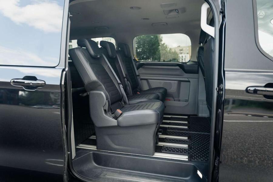 Melns Ford Tourneo Custom 2025 Viļņa, ar dzinēja tilpumu 2.00 L un nobraukumu 32 tūkst. km par 47900 €, foto 18 vietnē AUTOMOTO.COM.LV