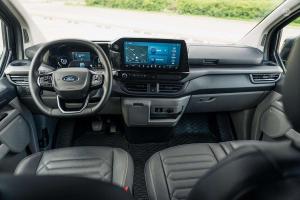 Melns Ford Tourneo Custom 2025 Viļņa, ar dzinēja tilpumu 2.00 L un nobraukumu 32 tūkst. km par 47900 €, foto 19 vietnē AUTOMOTO.COM.LV