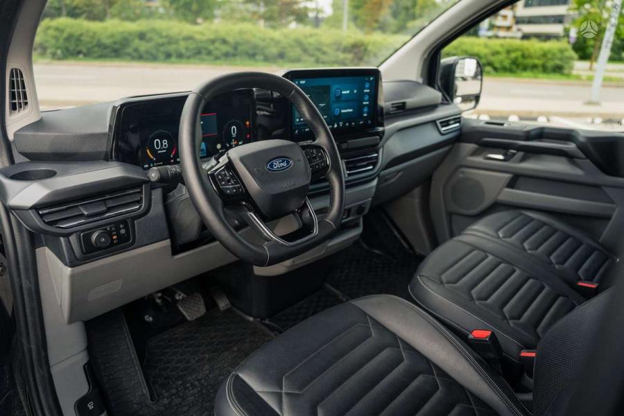 Melns Ford Tourneo Custom 2025 Viļņa, ar dzinēja tilpumu 2.00 L un nobraukumu 32 tūkst. km par 47900 €, foto 22 vietnē AUTOMOTO.COM.LV