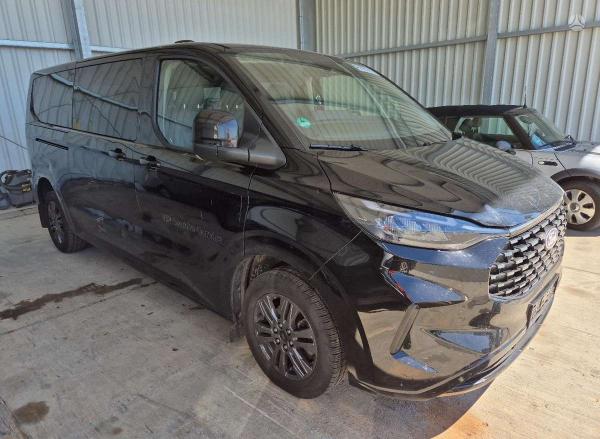 Black Ford Tourneo Custom 2025 in Klaipeda, with an engine capacity of 2.00 L and mileage of 46 thousand km for 15600 €, photo 1 on AUTOMOTO.COM.LV
