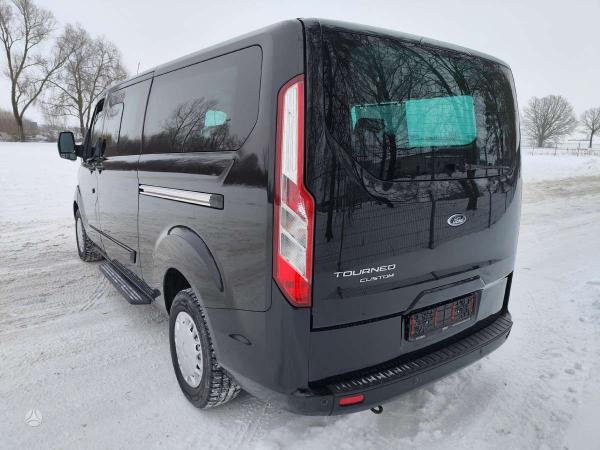 Melns Ford Tourneo Custom 2013 Marijampole, ar dzinēja tilpumu 2.20 L un nobraukumu 195 tūkst. km par 12750 €, foto 4 vietnē AUTOMOTO.COM.LV