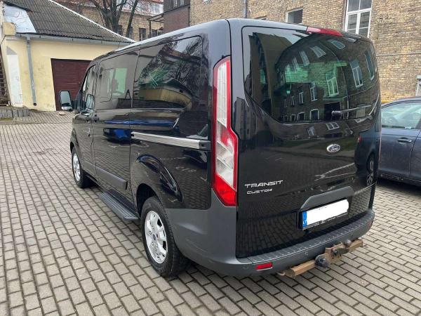 Melns Ford Tourneo Custom 2014 Viļņa, ar dzinēja tilpumu 2.20 L un nobraukumu 229 tūkst. km par 12000 €, foto 4 vietnē AUTOMOTO.COM.LV