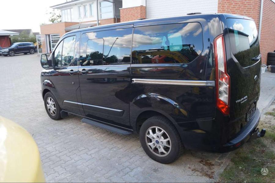 Black Ford Tourneo Custom 2014 in Alytus, with an engine capacity of 2.20 L and mileage of 214 thousand km for 8900 €, photo 2 on AUTOMOTO.COM.LV