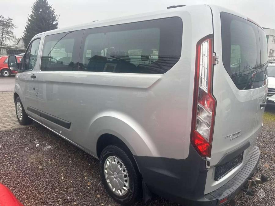 Black Ford Tourneo Custom 2014 in Alytus, with an engine capacity of 2.00 L and mileage of 190 thousand km for 8700 €, photo 4 on AUTOMOTO.COM.LV