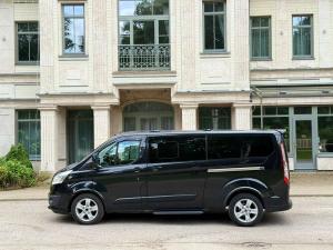 Black Ford Tourneo Custom 2015 in Riga, with an engine capacity of 2.20 L and mileage of 339 thousand km for 12550 €, photo 7 on AUTOMOTO.COM.LV