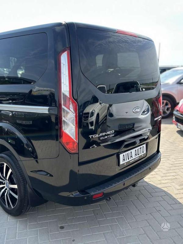 Black Ford Tourneo Custom 2018 in Kaunas, with an engine capacity of 2.00 L and mileage of 224 thousand km for 21900 €, photo 10 on AUTOMOTO.COM.LV