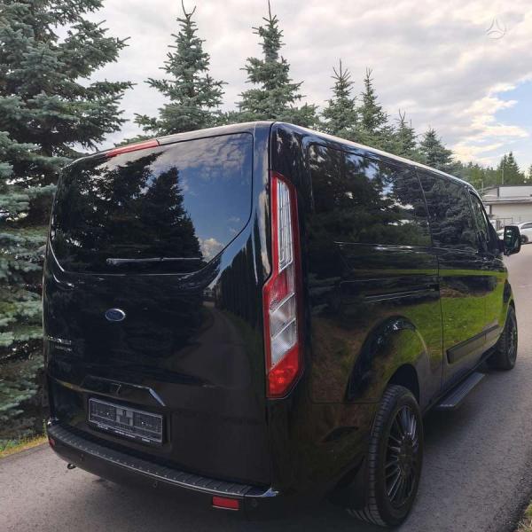 Melns Ford Tourneo Custom 2018 Utena, ar dzinēja tilpumu 2.00 L un nobraukumu 198 tūkst. km par 17900 €, foto 5 vietnē AUTOMOTO.COM.LV