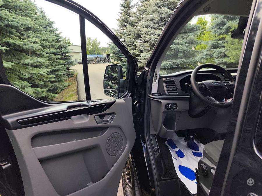 Melns Ford Tourneo Custom 2018 Utena, ar dzinēja tilpumu 2.00 L un nobraukumu 198 tūkst. km par 17900 €, foto 22 vietnē AUTOMOTO.COM.LV