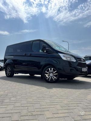 Black Ford Tourneo Custom 2018 in Kaunas, with an engine capacity of 2.00 L and mileage of 224 thousand km for 21250 €, photo 5 on AUTOMOTO.COM.LV