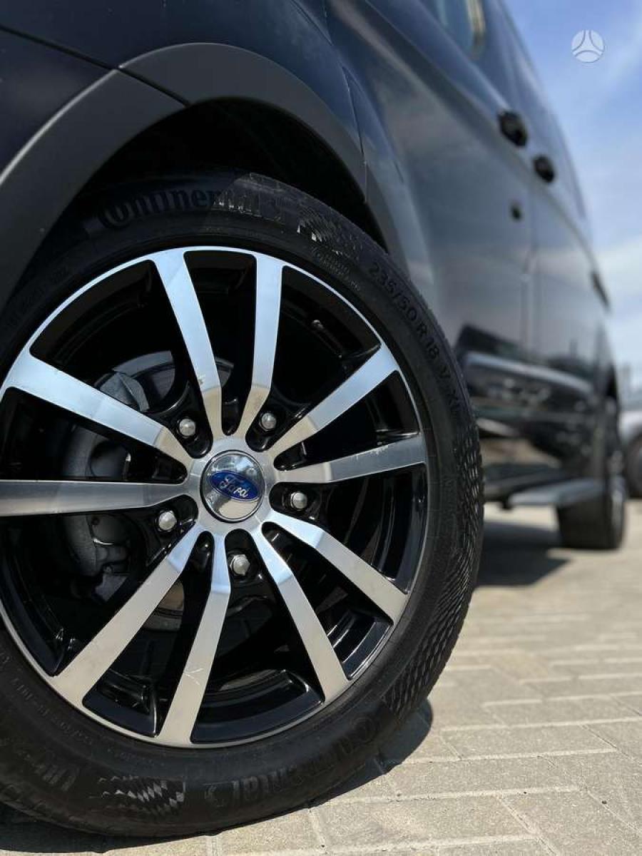 Black Ford Tourneo Custom 2018 in Kaunas, with an engine capacity of 2.00 L and mileage of 224 thousand km for 21250 €, photo 17 on AUTOMOTO.COM.LV