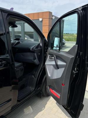 Black Ford Tourneo Custom 2018 in Kaunas, with an engine capacity of 2.00 L and mileage of 224 thousand km for 21250 €, photo 27 on AUTOMOTO.COM.LV
