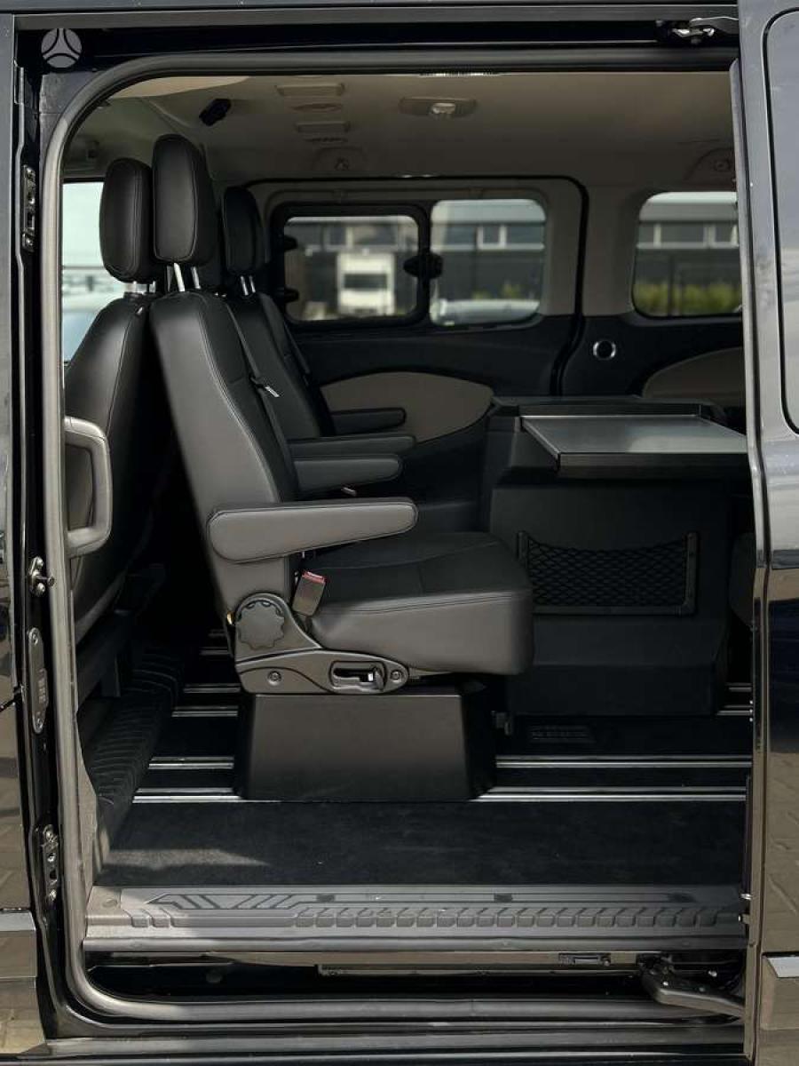 Black Ford Tourneo Custom 2018 in Kaunas, with an engine capacity of 2.00 L and mileage of 224 thousand km for 21250 €, photo 41 on AUTOMOTO.COM.LV
