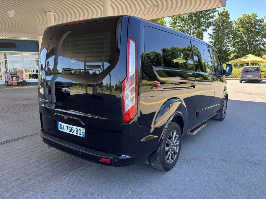 Melns Ford Tourneo Custom 2021 Tauragė, ar dzinēja tilpumu 2.00 L un nobraukumu 240 tūkst. km par 16900 €, foto 6 vietnē AUTOMOTO.COM.LV