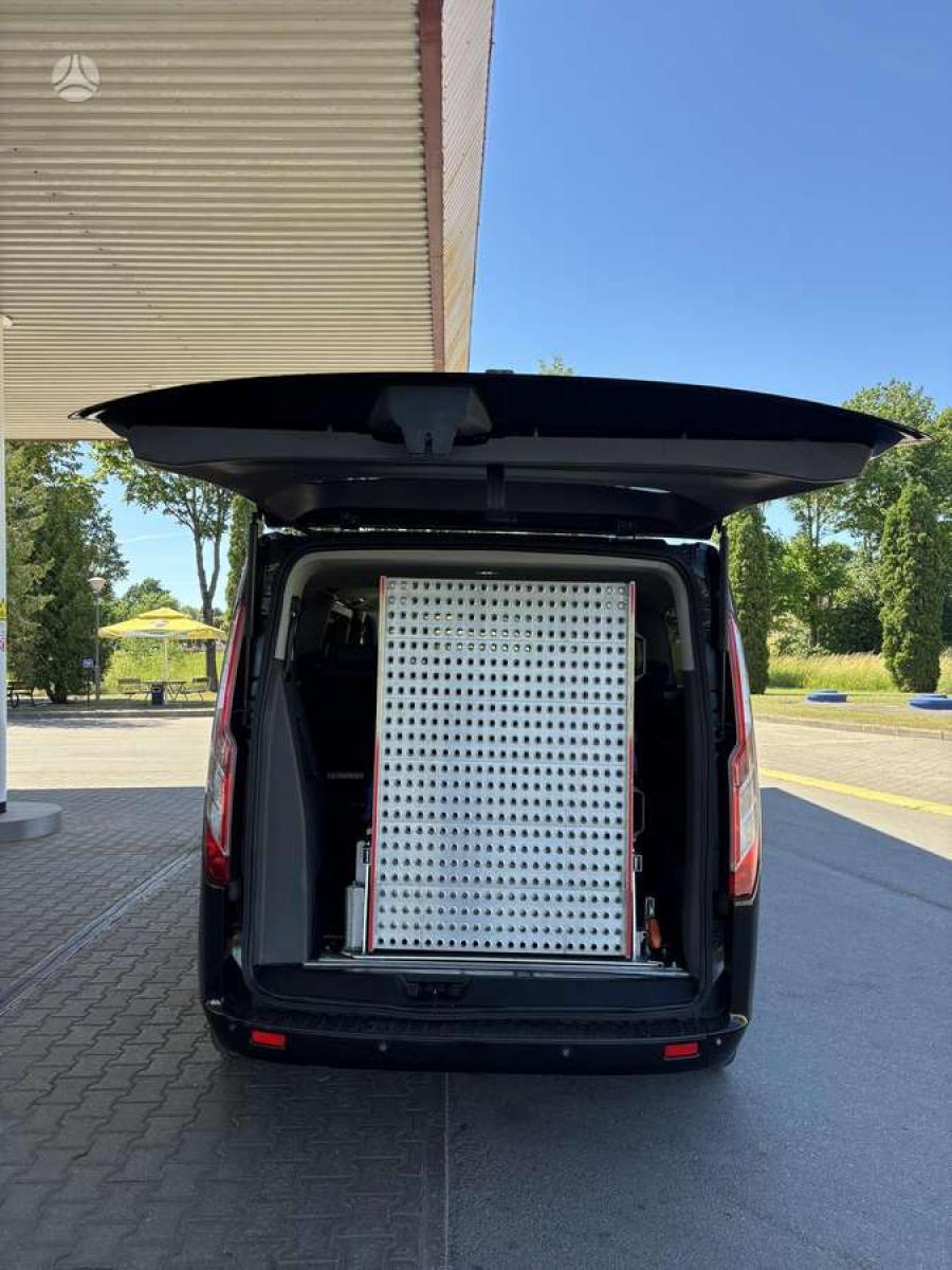 Melns Ford Tourneo Custom 2021 Tauragė, ar dzinēja tilpumu 2.00 L un nobraukumu 240 tūkst. km par 16900 €, foto 10 vietnē AUTOMOTO.COM.LV