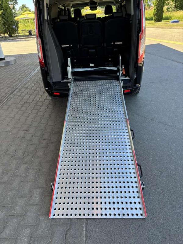 Melns Ford Tourneo Custom 2021 Tauragė, ar dzinēja tilpumu 2.00 L un nobraukumu 240 tūkst. km par 16900 €, foto 10 vietnē AUTOMOTO.COM.LV