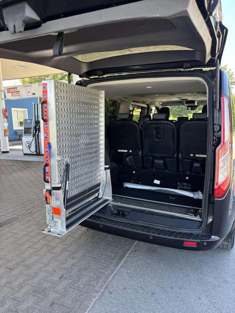 Melns Ford Tourneo Custom 2021 Tauragė, ar dzinēja tilpumu 2.00 L un nobraukumu 240 tūkst. km par 16900 €, foto 13 vietnē AUTOMOTO.COM.LV