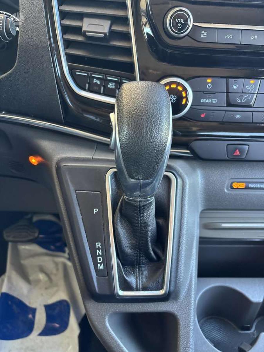Melns Ford Tourneo Custom 2021 Tauragė, ar dzinēja tilpumu 2.00 L un nobraukumu 240 tūkst. km par 16900 €, foto 24 vietnē AUTOMOTO.COM.LV