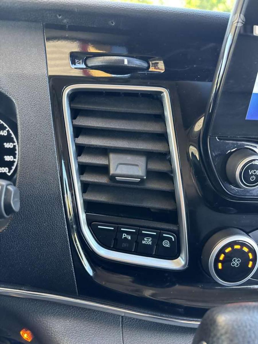Melns Ford Tourneo Custom 2021 Tauragė, ar dzinēja tilpumu 2.00 L un nobraukumu 240 tūkst. km par 16900 €, foto 25 vietnē AUTOMOTO.COM.LV