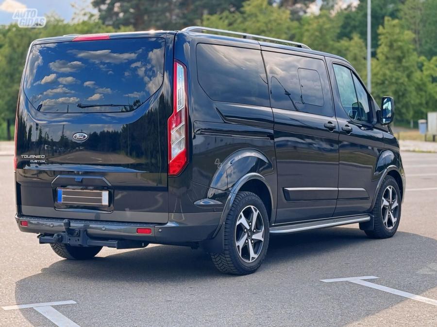 Black Ford Tourneo Custom 2022 in Vilnius, with an engine capacity of 2.00 L and mileage of 45 thousand km for 38000 €, photo 3 on AUTOMOTO.COM.LV